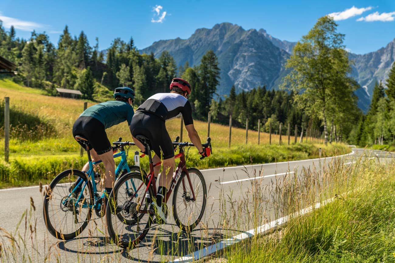 Racing bike aerodynamics:ride faster with less effort